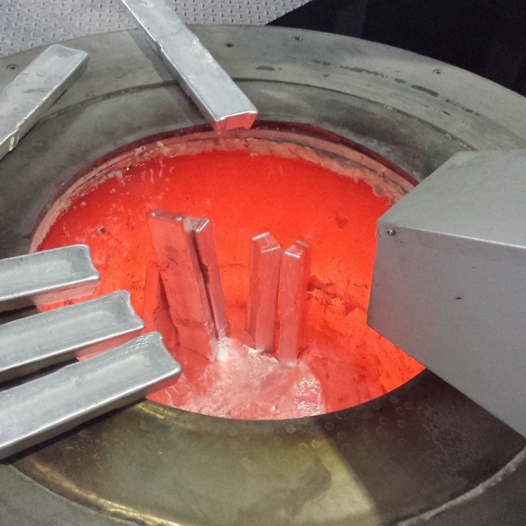Customized Top Diameter Aluminum Holding Furnace with Immersion Heater ...