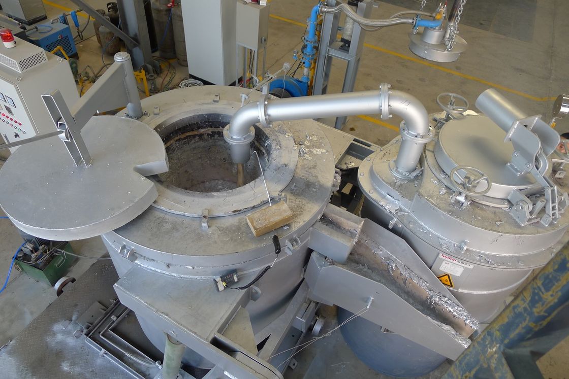 1000KG Molten Metal Pouring Ladles For Dosing Furnace Safety Using