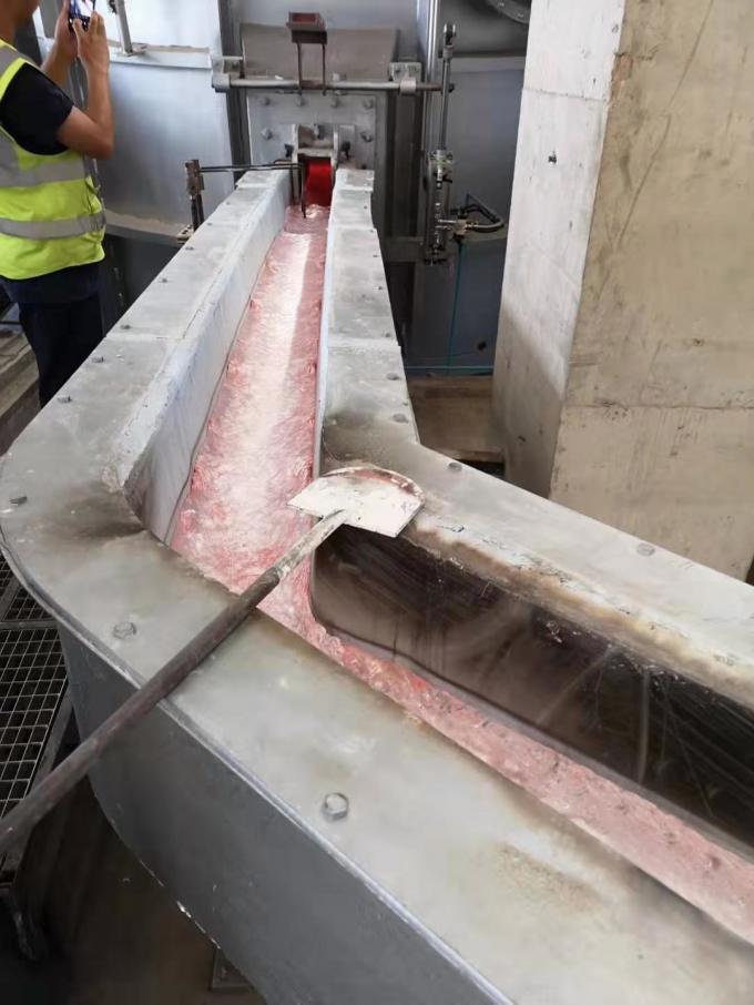 Metal launder with electric heating for billet casting in an aluminum ...